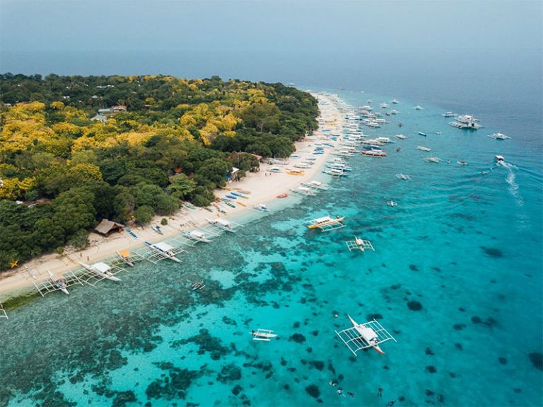 A Guide to Island Hopping in Bohol